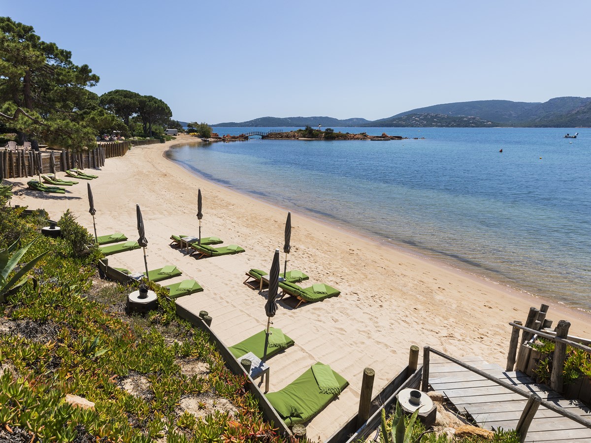 Grand Hôtel de Cala Rossa en Corse : réservez votre séjour avec OOVATU.