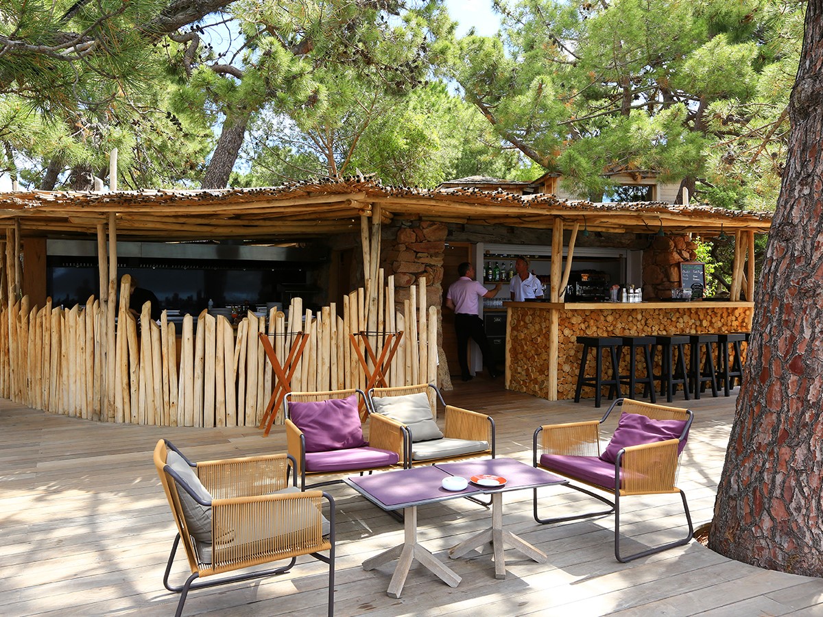 Grand Hôtel de Cala Rossa en Corse : réservez votre séjour avec OOVATU.